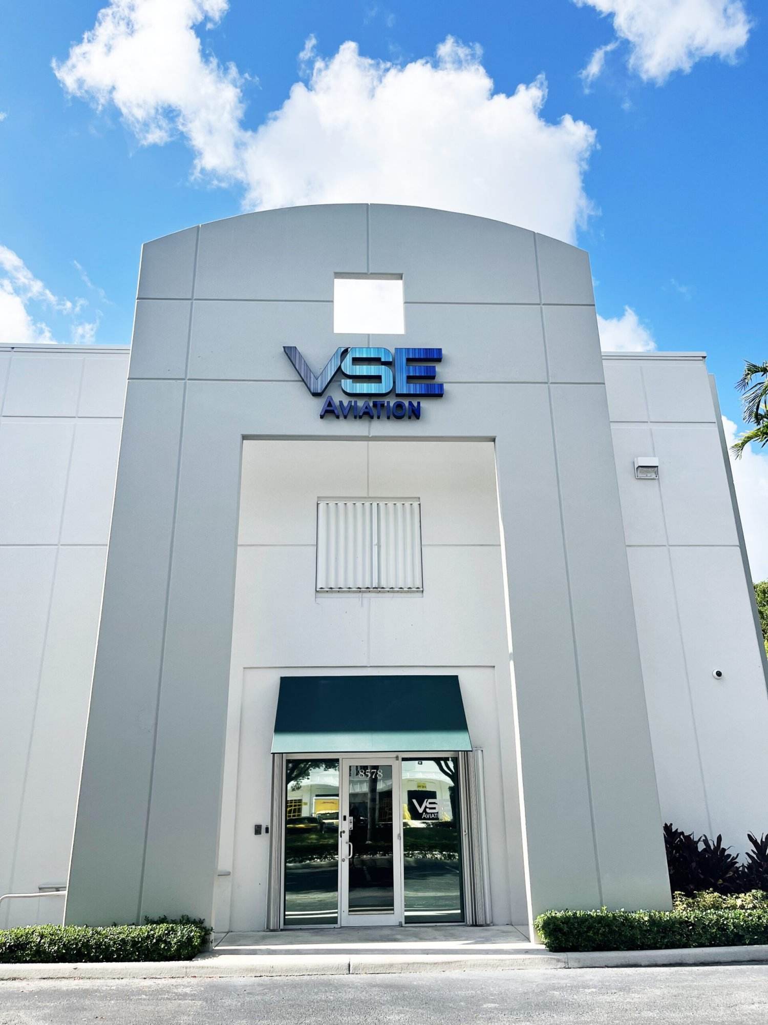 Maximizing Visibility: Selecting The Best Outdoor Commercial Sign